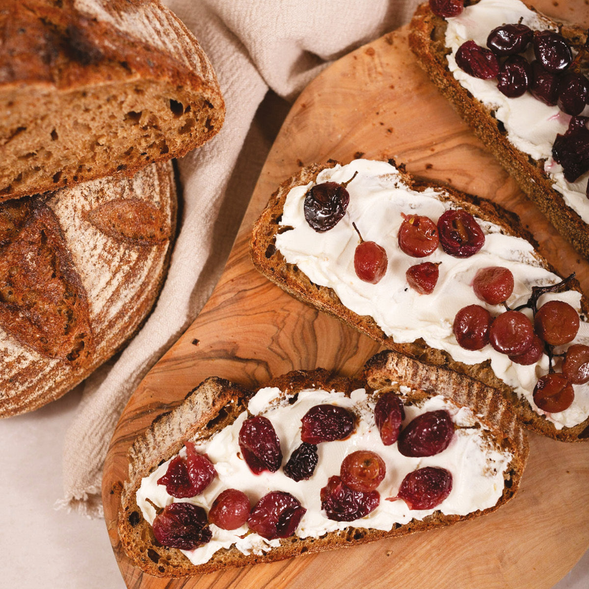 Inspirational Bakes Matthews Cotswold Flour Recipe Book