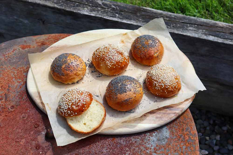 Easy Poppy & Sesame Seed Brioche Burger Buns – Cotswold Flour